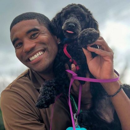 Ce livreur UPS prend des photos avec chaque chien qu'il rencontre sur ...